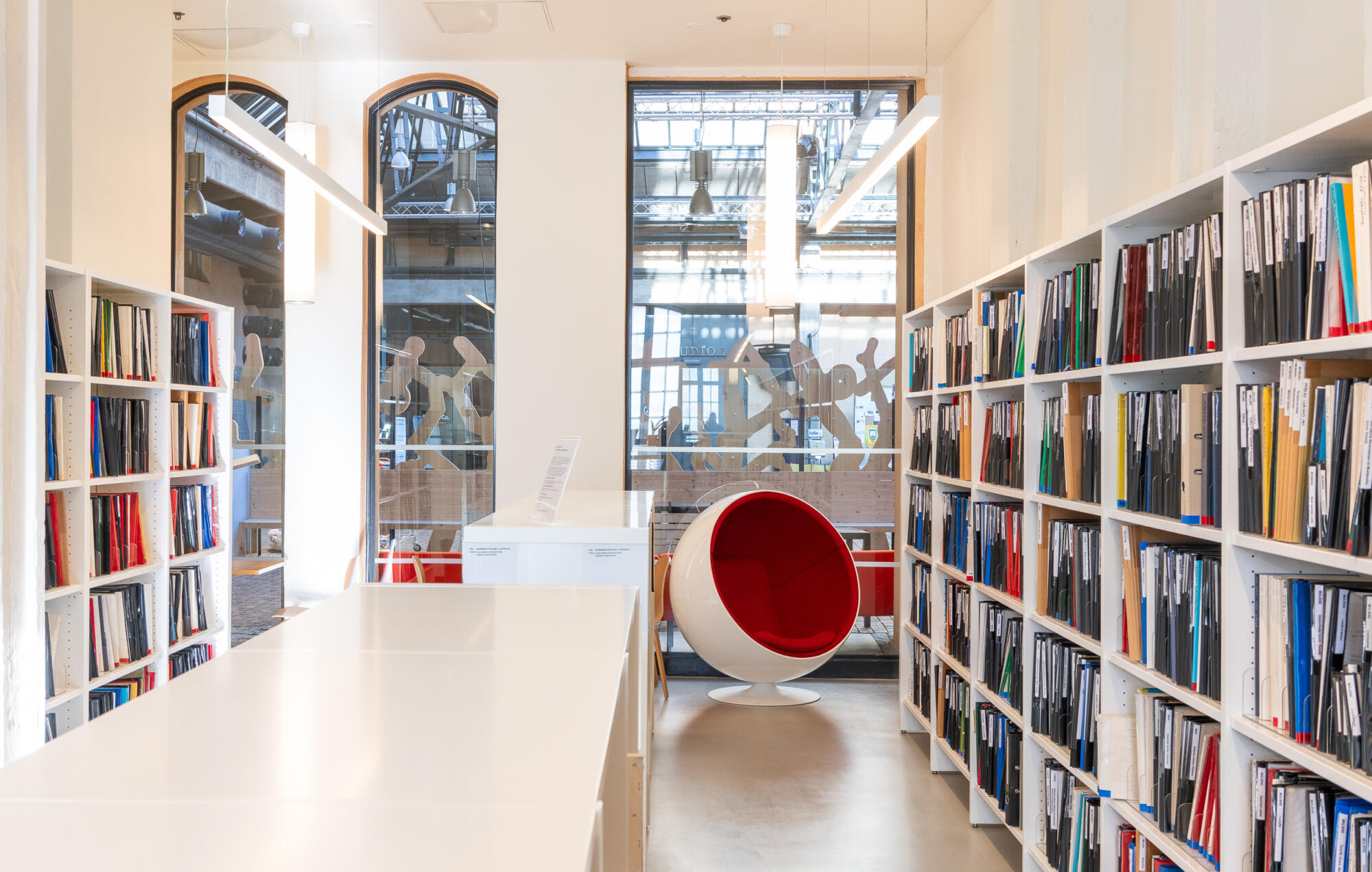 Kirjaston aukioloajat pääsiäisenä 2025 | Taideyliopiston kirjasto